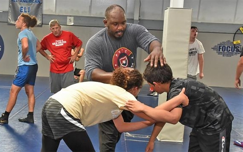 Former U.S. World Team wrestler Richard Perry hosts free clinics in ...